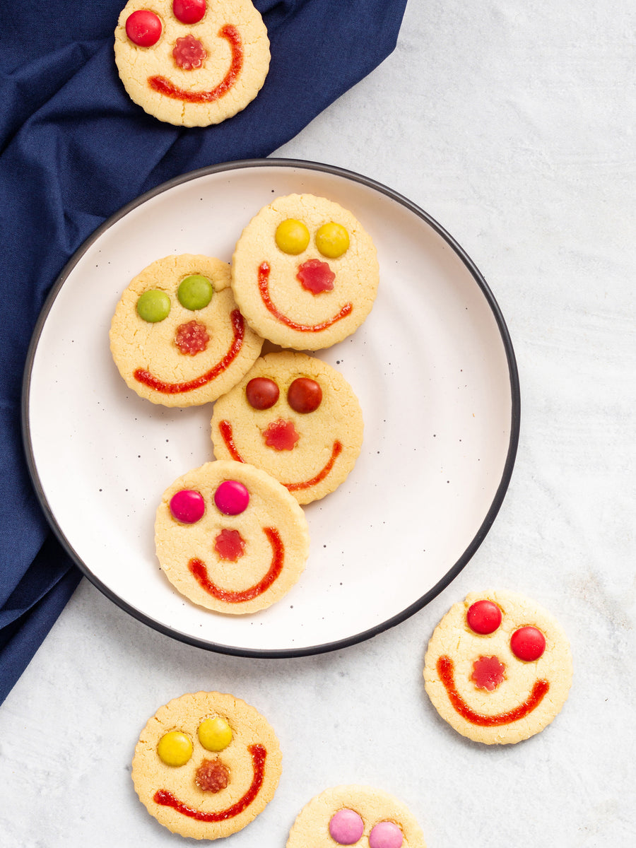 Happy Face Biscuits – coffeetabledelights